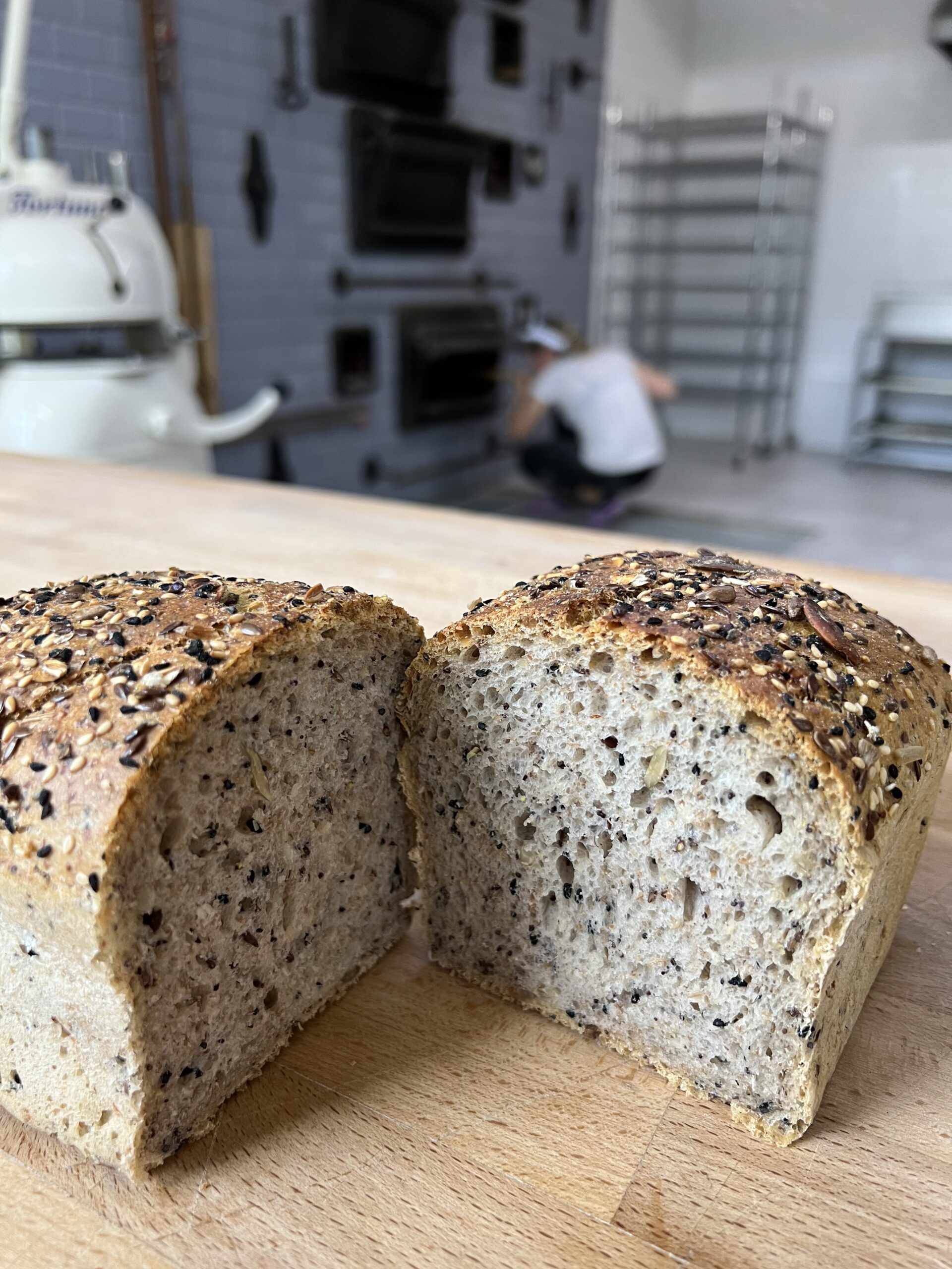 Chleb razowy 8 ziaren 500 g - Manufaktura Piekarnicza Gryzmi